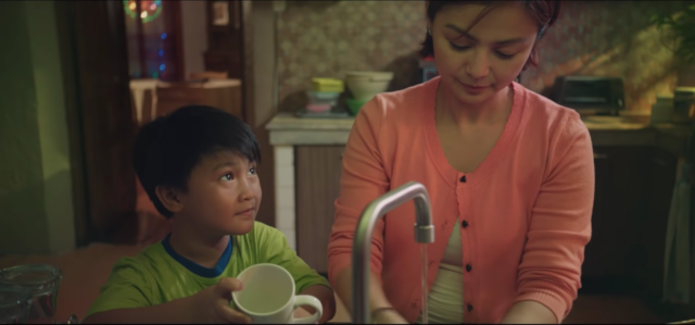 8 Hard Truths OFWs Can Relate to During Holidays - 8List.ph
