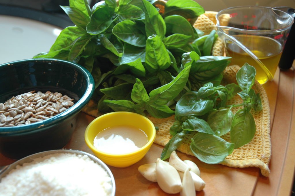 8 Ways to Get Creative With Basil (Includes Recipes!) - 8List.ph