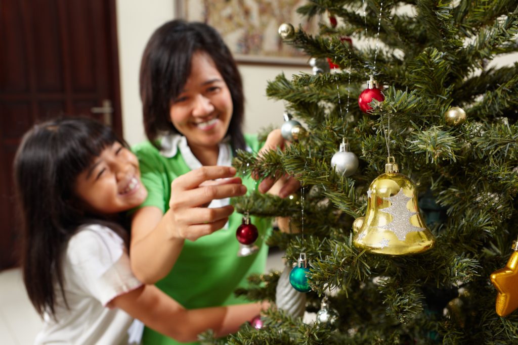 8 Things The Pinoy Nanny Brings Into Every Household - 8List.ph