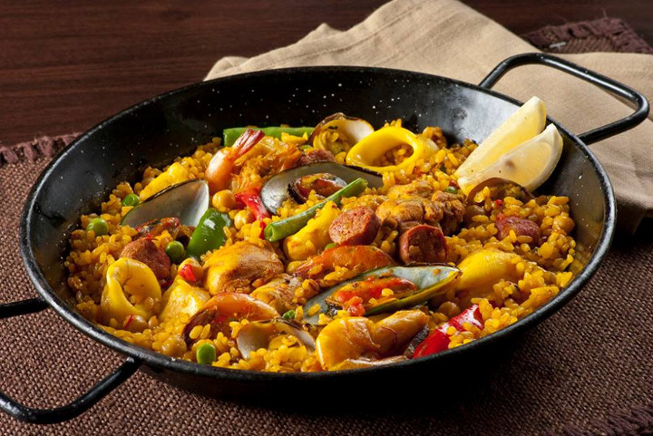 Treat the Balikbayans to these 8 Pinoy Restaurants - 8List.ph