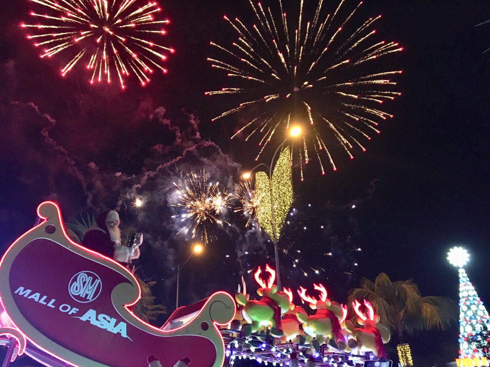 Feel the Joy of the Season with SM MOA's Grand Festival of Lights ...