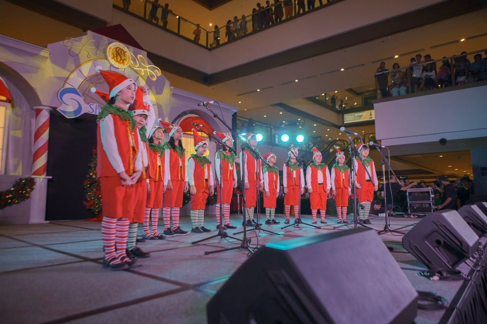 Shangri-La Plaza Welcomes the Yuletide Season with a Festive Tree ...