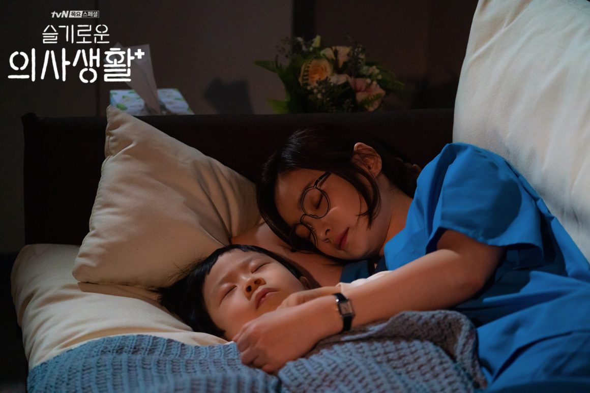 Ikjun and Songhwa Moments to Remember During ‘Hospital Playlist S2’